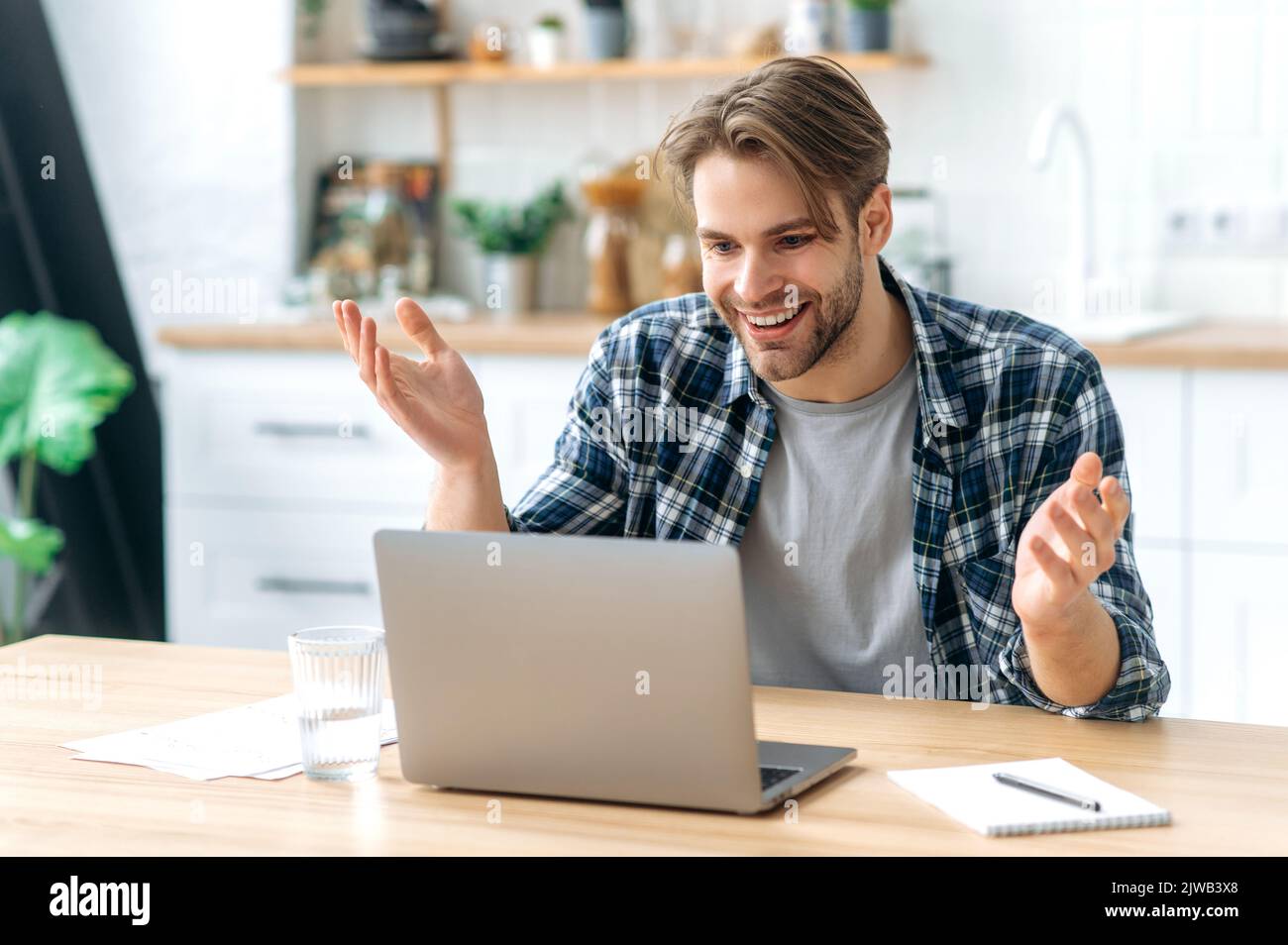 Hands on virtual learning hi-res stock photography and images - Alamy