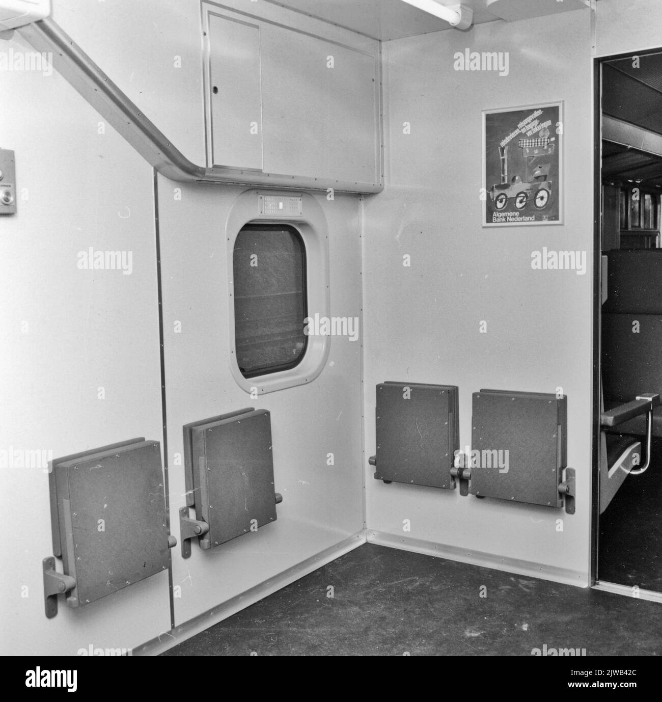 Interior of an electric train set matt. 1964 (Plan v) of the N.S ...
