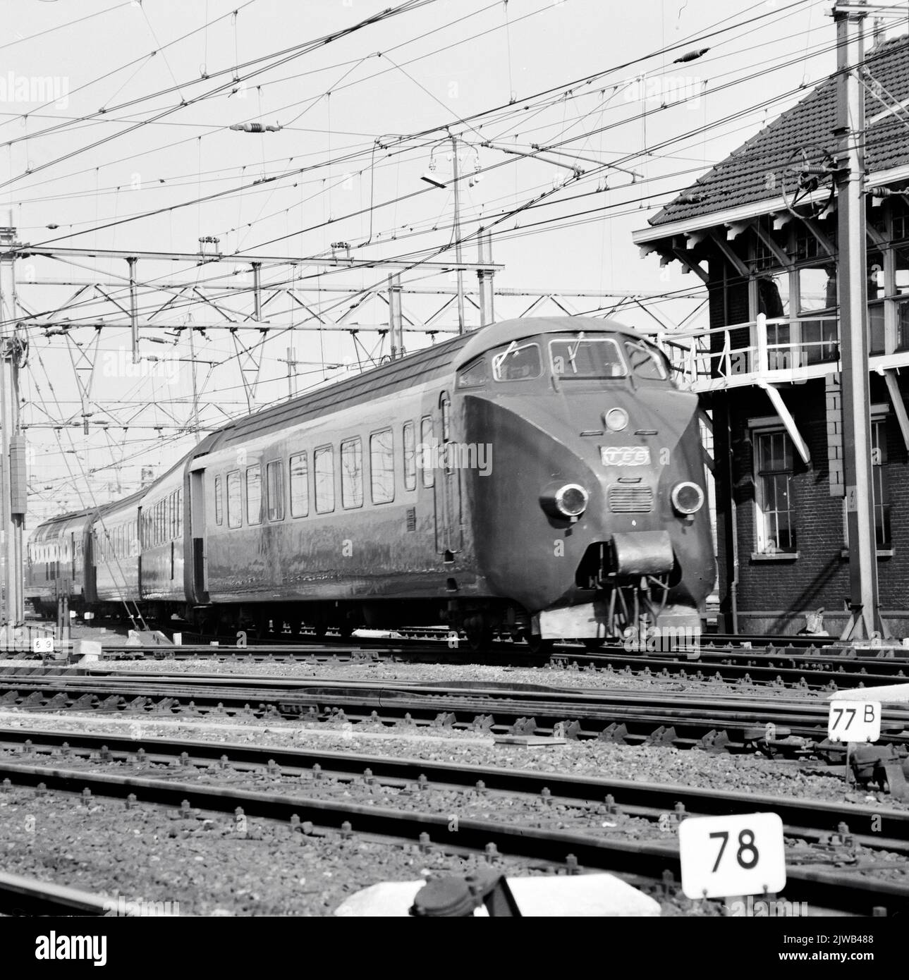 Image of a diesel-electric train set De 4 (Ram, t.e.e.) of the N.S./S.B ...
