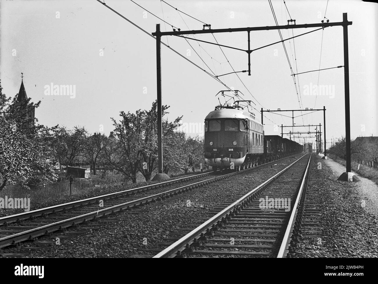 Image of the electric locomotive No. 1001 (series 1000) of the N.S ...