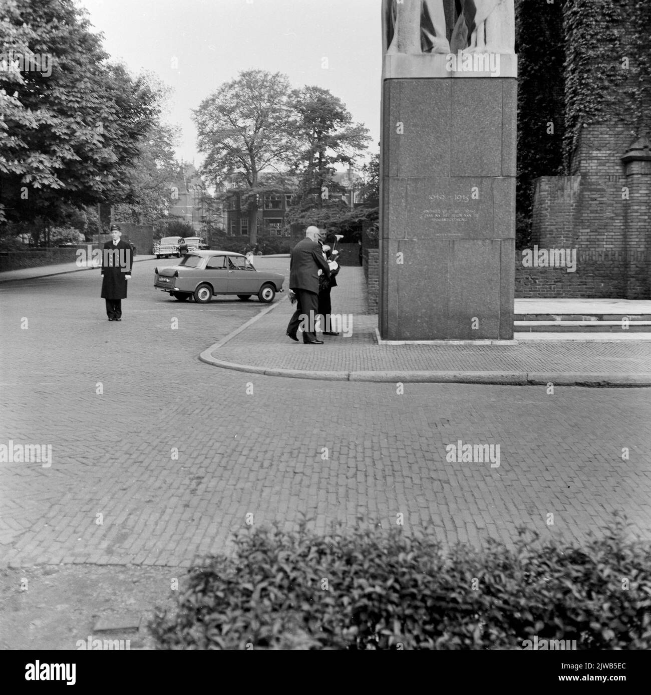 Image of the wreath laying at the monument for fallen railway staff at ...
