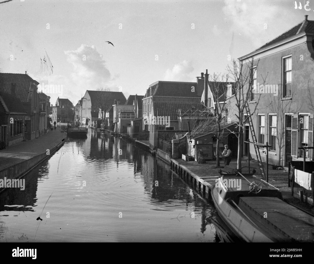 View of the towpath along the Oude Rijn in Woerden, from the Rozenbrug ...