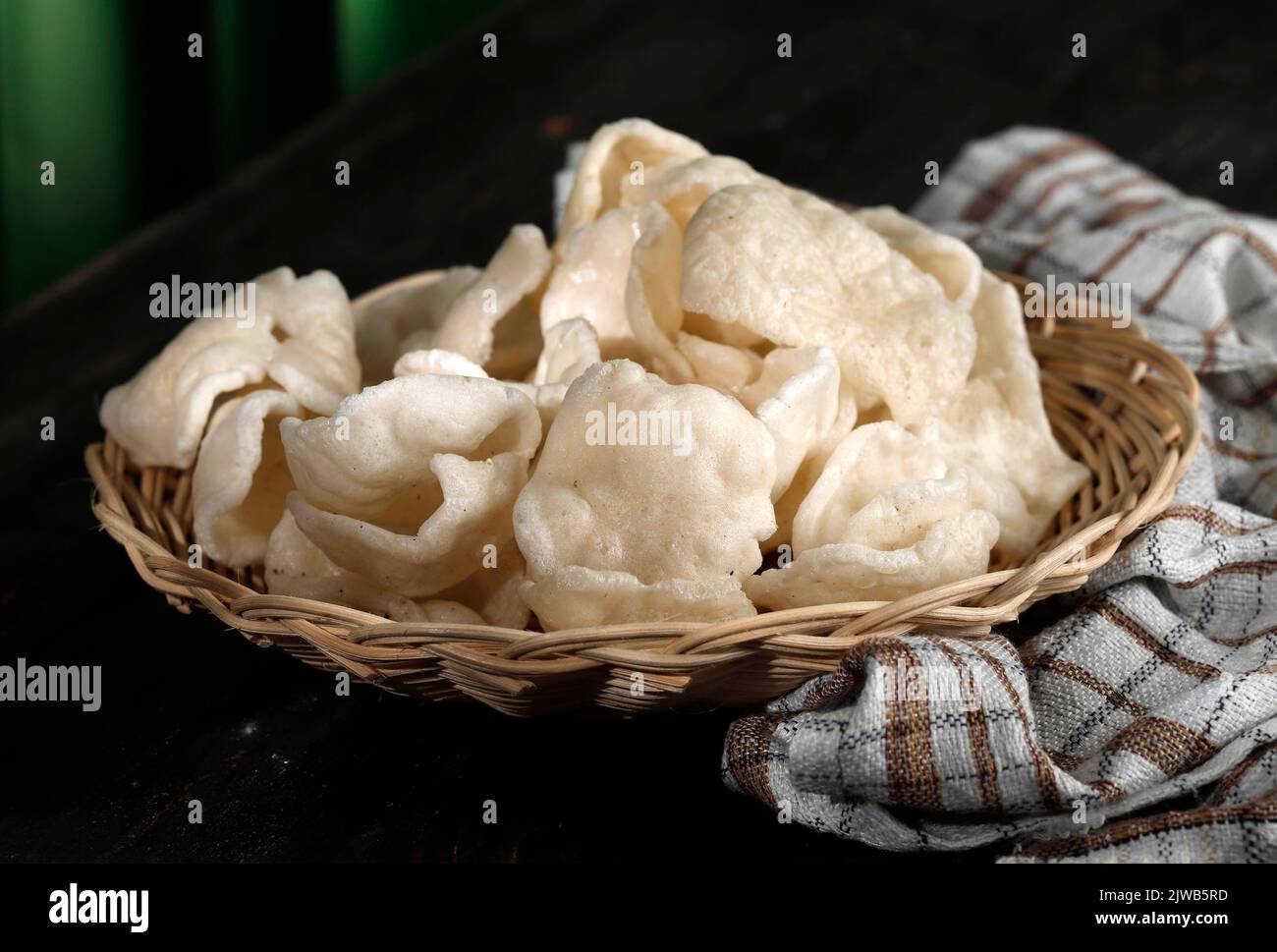 Kerupuk upil hi-res stock photography and images - Alamy