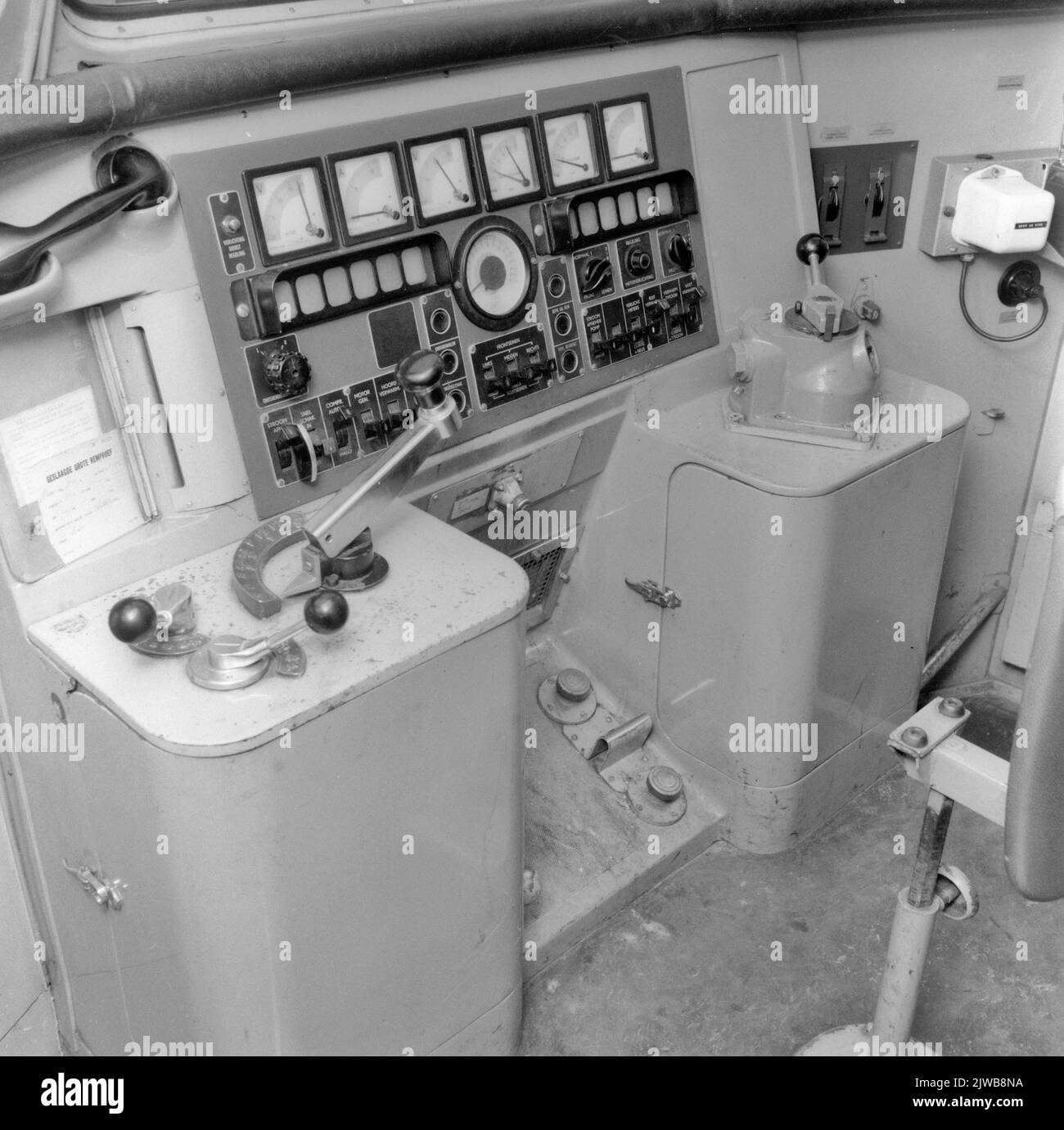 Interior of an electric train set matt. 1964 (Plan t) of the N.S ...