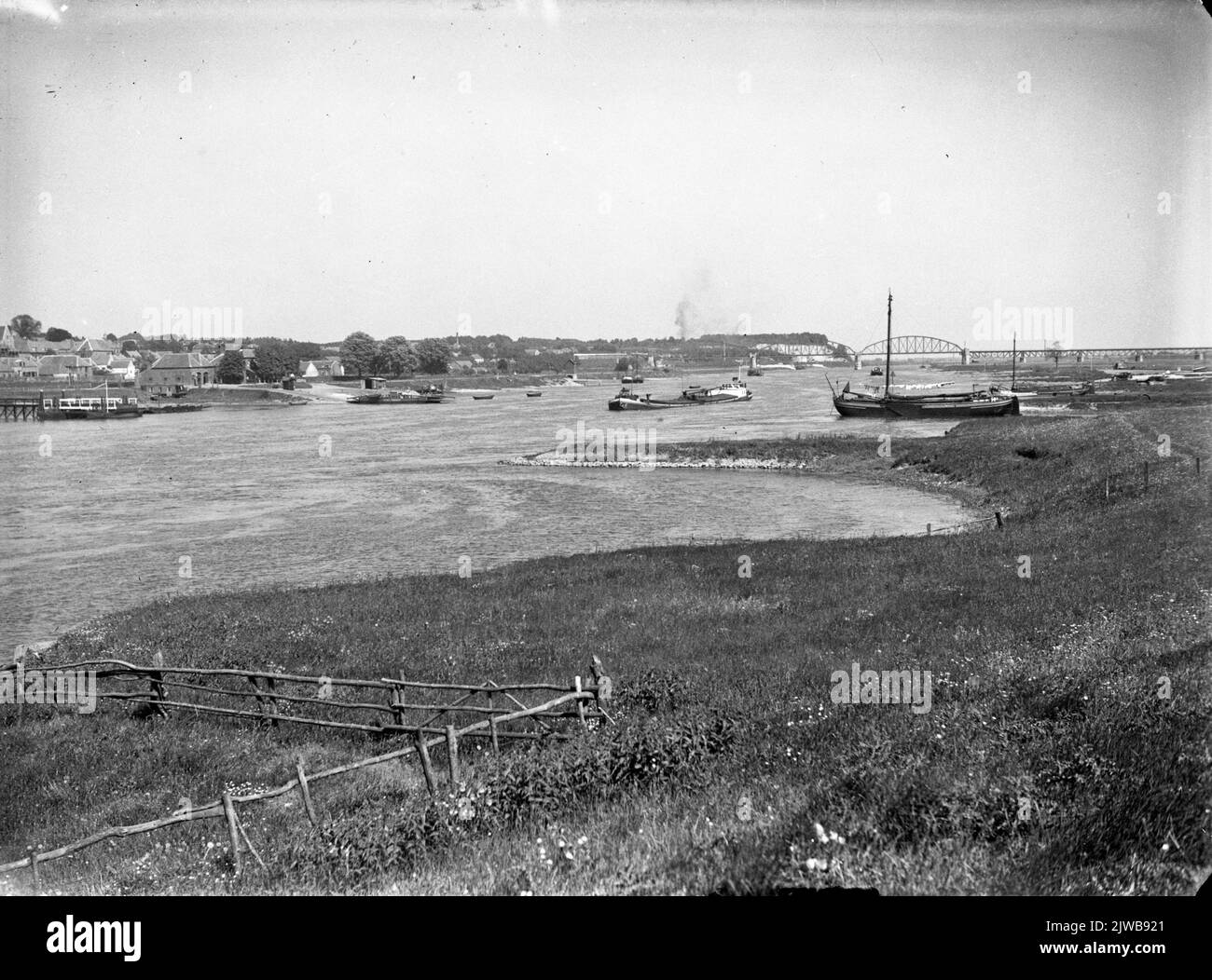 Left and right bank of the rhine hi-res stock photography and images ...