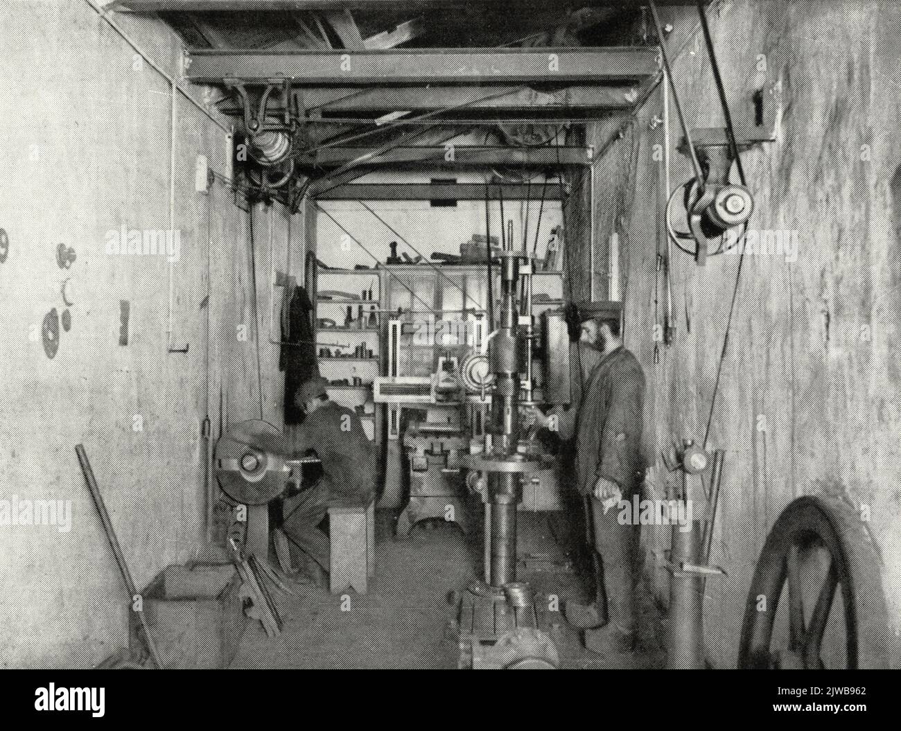Interior of the leg black factory "Wed. P. Smits & Zoon" (Hogelanden o ...