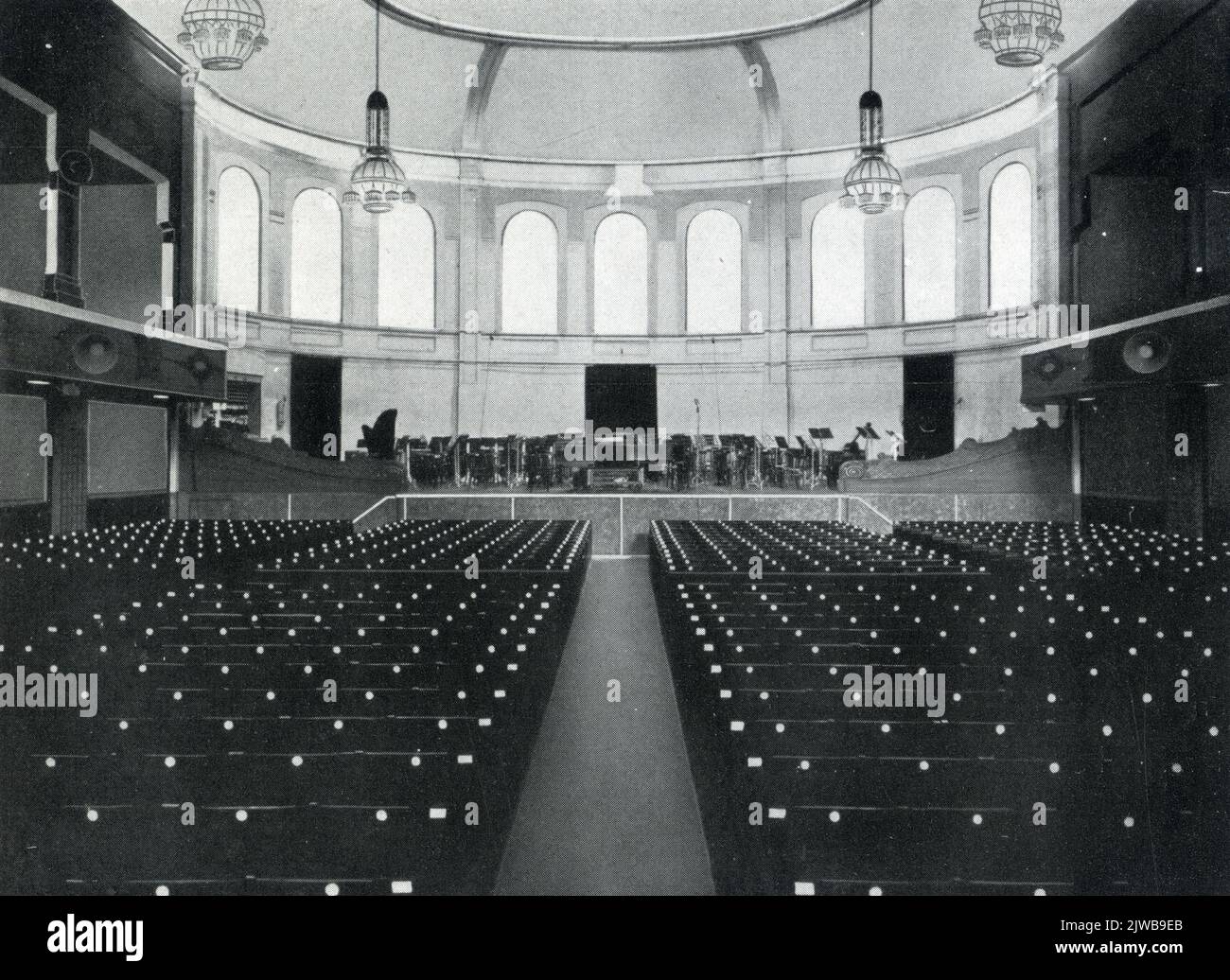 Interior of the Tivoli building (Kruisstraat 1) in Utrecht: Grote Zaal ...