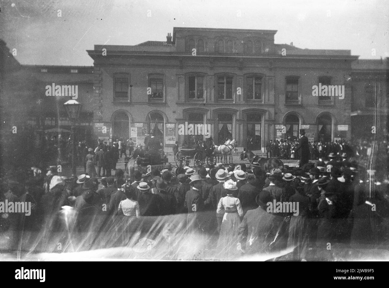 Image of the arrival of the farmer-generals Louis Botha, Christiaan de ...