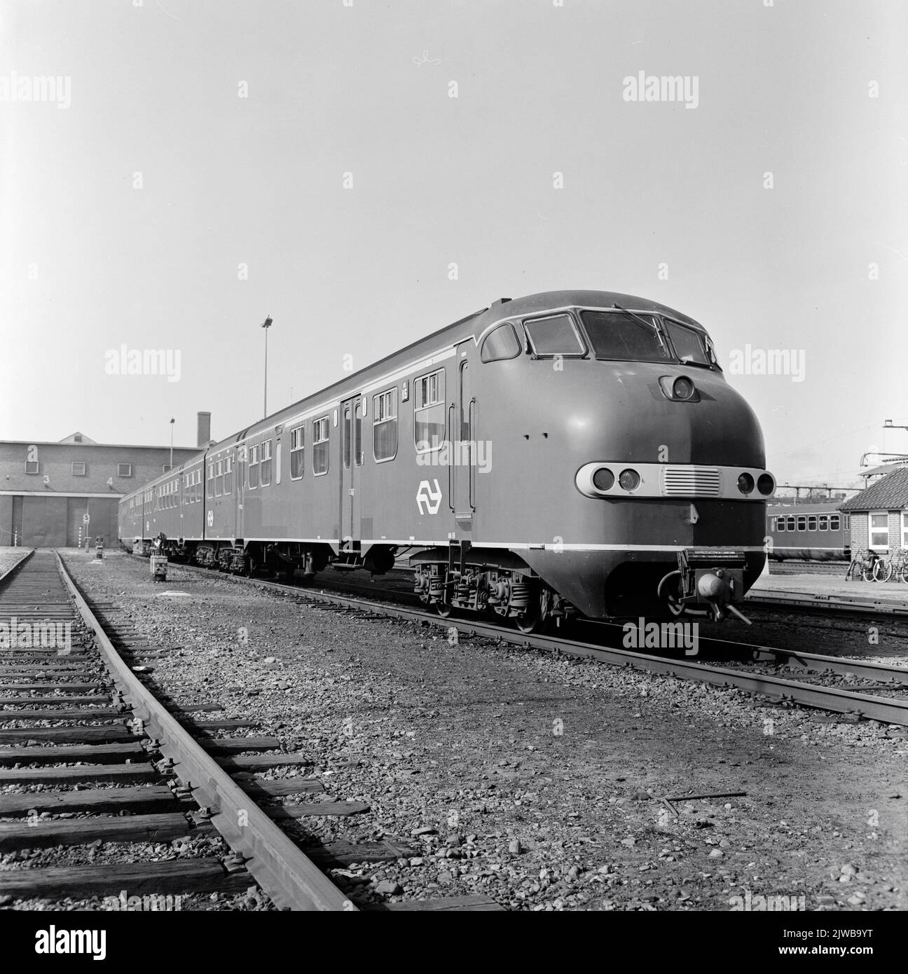 Image of the diesel-electric train set no. 115 (the 3, plan u) of the N ...
