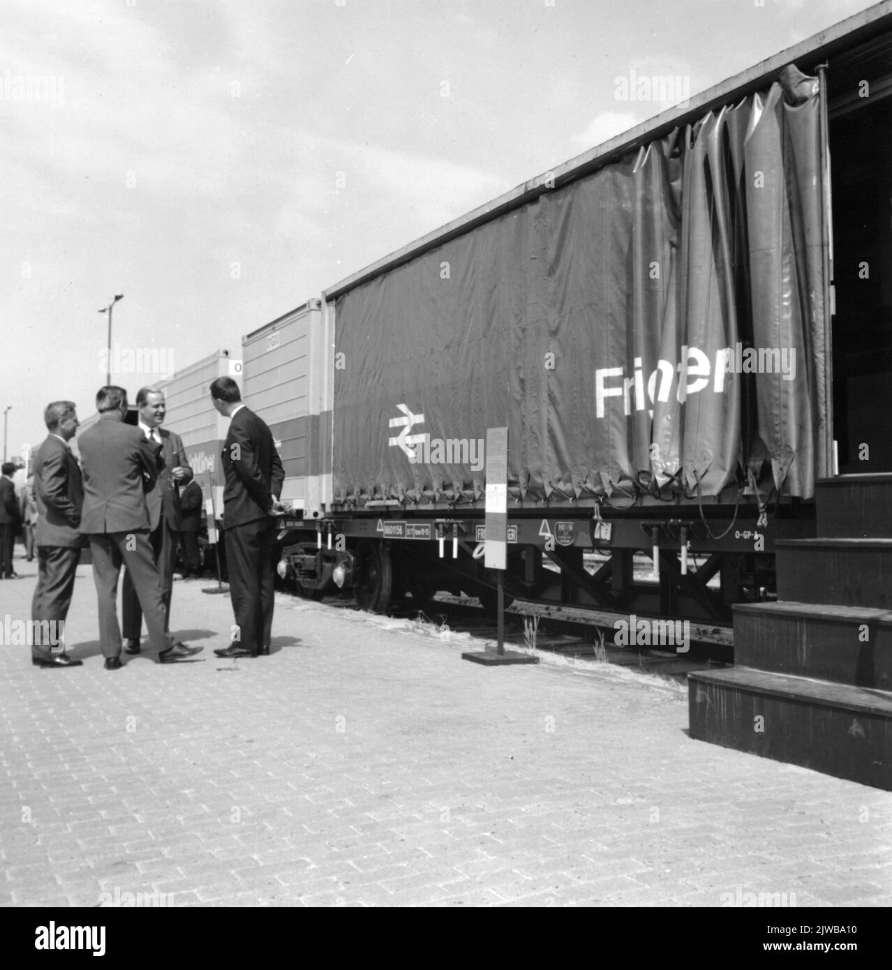 Freightliner Black and White Stock Photos & Images - Alamy