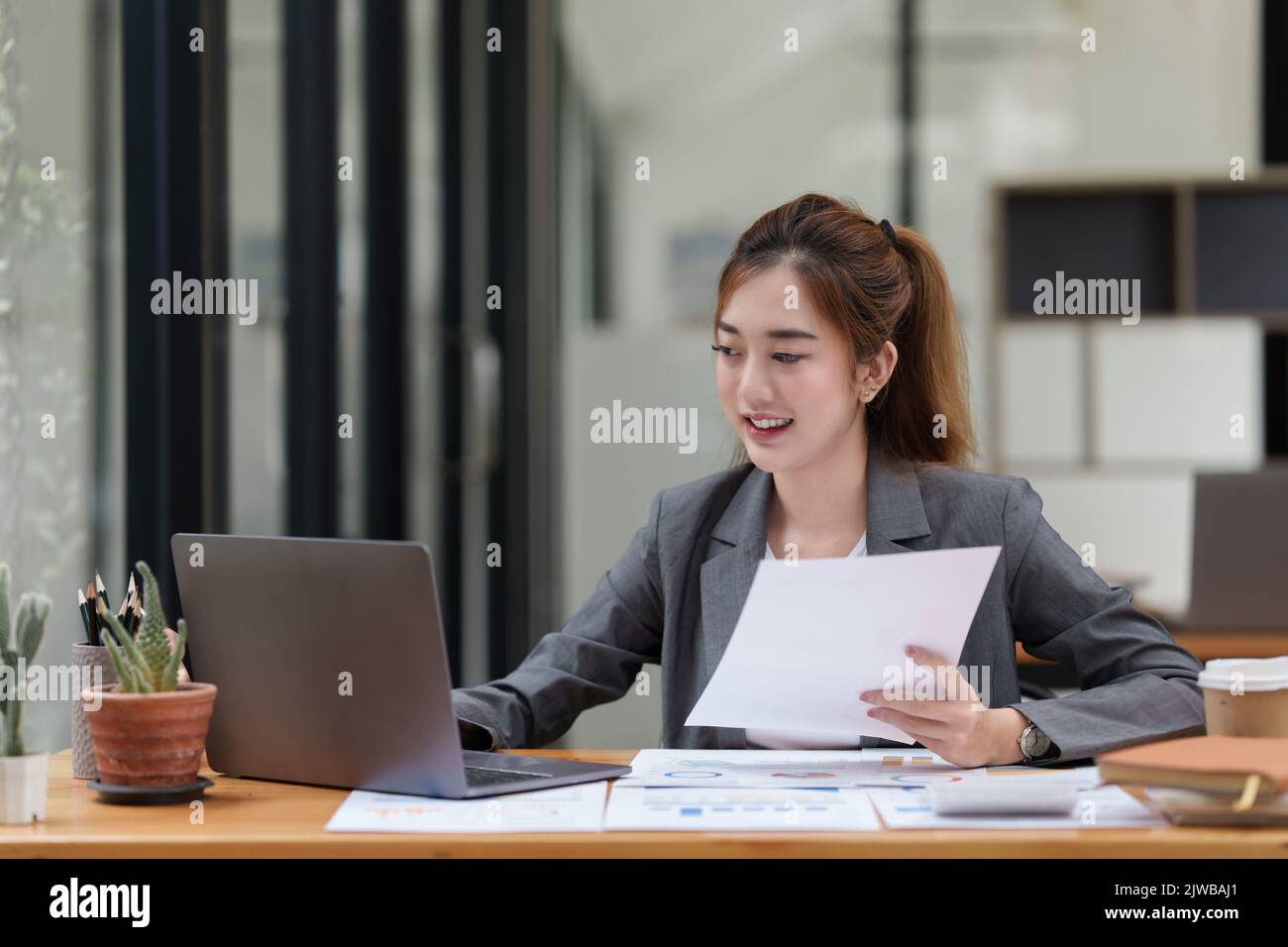 Fund manager analysis Investment stock market at office Stock Photo - Alamy