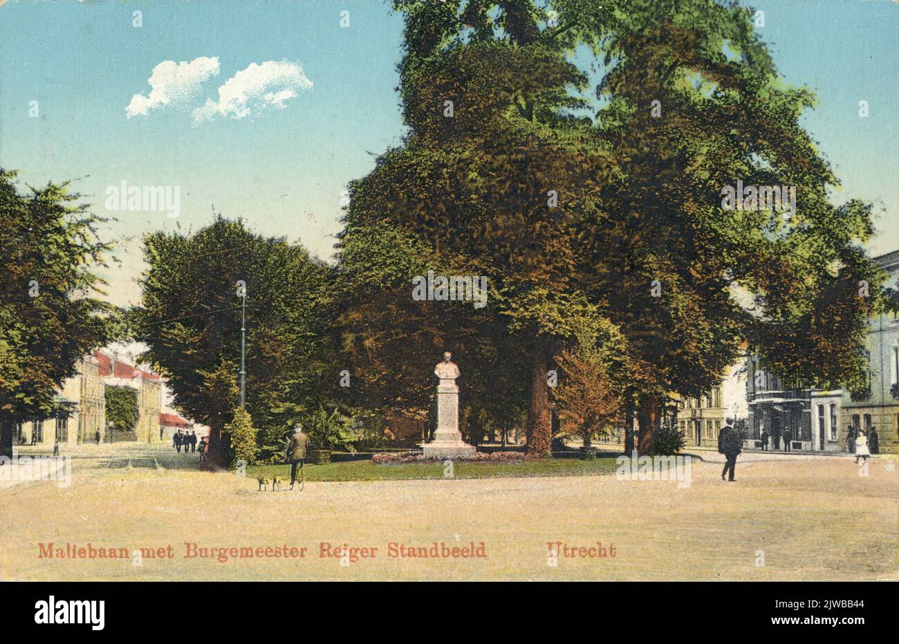 View of the Maliebaan in Utrecht with the statue Mayor Dr. B. Reiger ...