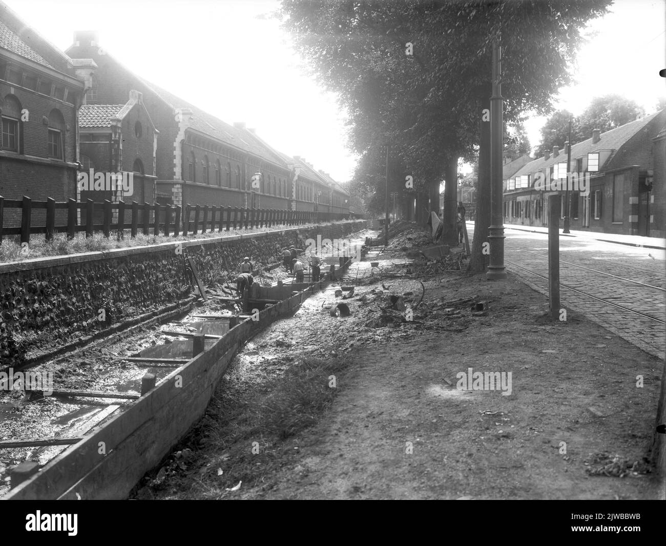 Face in the Croeselaan in Utrecht during the damping of the Moesgracht ...