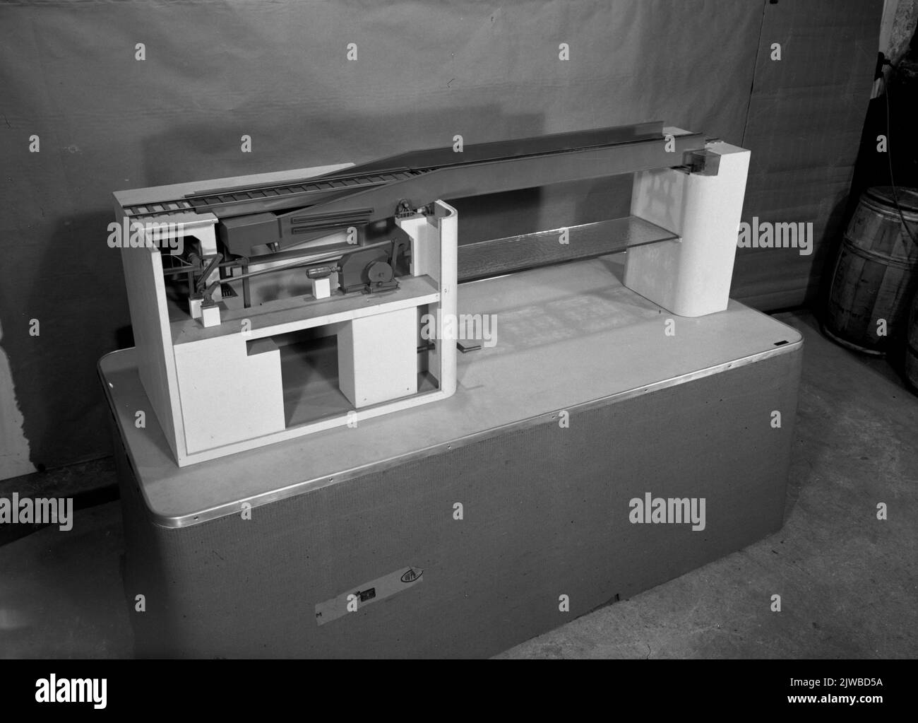 Bascule mechanism hi-res stock photography and images - Alamy