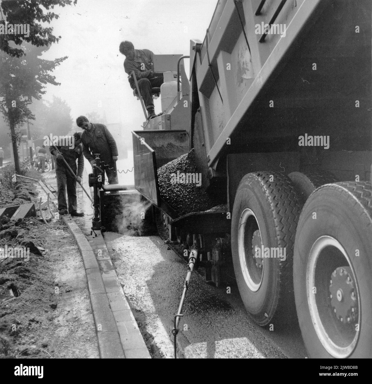 Image of the asphalting of the Provincialeweg (S13, the secondary ...