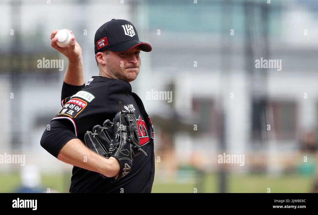 05th Sep, 2022. Baseball: KT Wiz vs. Kia Tigers KT Wiz starter Wes Benjamin throws a pitch ...