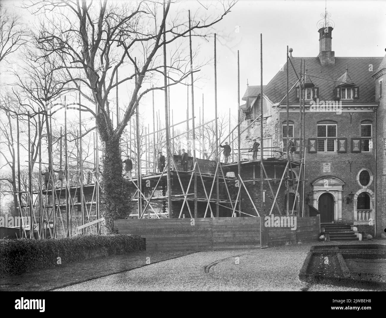 Image of the rebuilding of the Donjon of the Nijenrode Castle near ...
