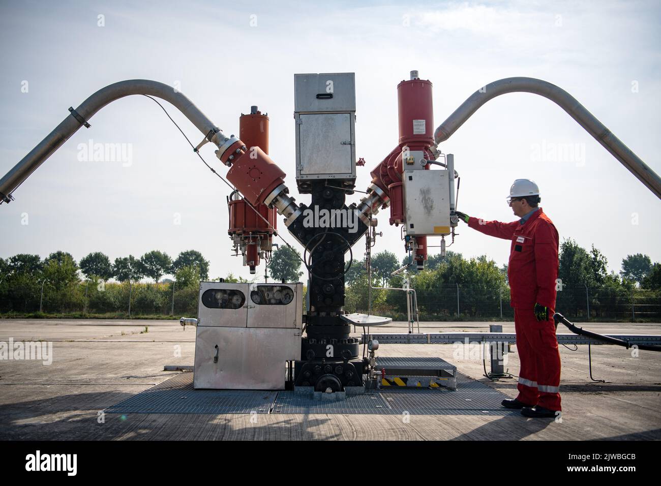 Vechta, Germany. 26th Aug, 2022. Peter Thie of ExxonMobil stands at the ...