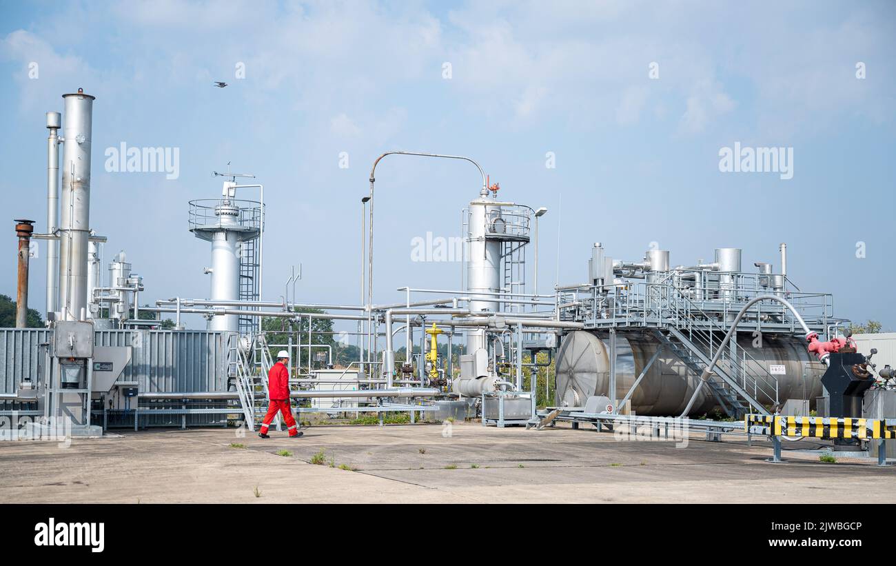 Vechta, Germany. 26th Aug, 2022. Peter Thie of ExxonMobil walks over ...