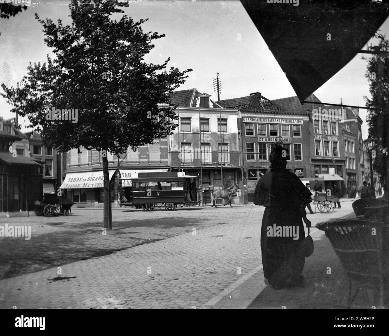 View of the facades of the Huizen Voorstraat 2-8 in Utrecht; On the ...