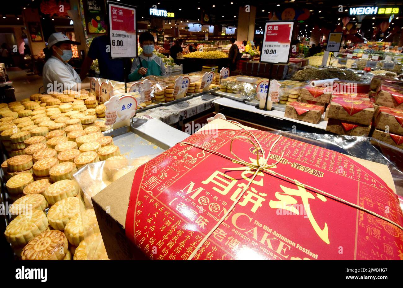 Citizens choose a simply-packaged mooncake at a supermarket in Handan ...