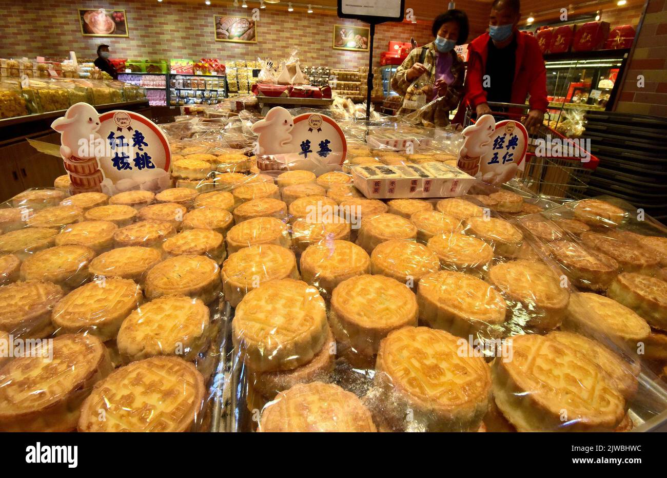 Citizens choose a simply-packaged mooncake at a supermarket in Handan ...
