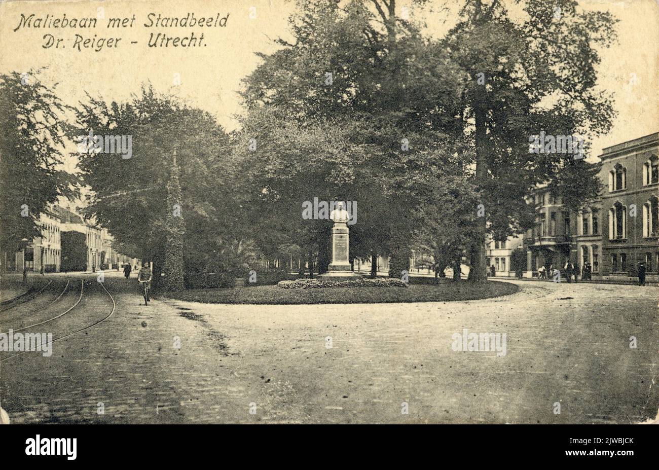 View of the Maliebaan in Utrecht with the statue Mayor Dr. B. Reiger ...