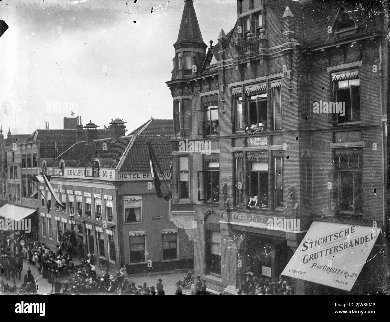 View of the Houses Vredenburg 2 (right, Stichtsche Bank) and 3. Between ...