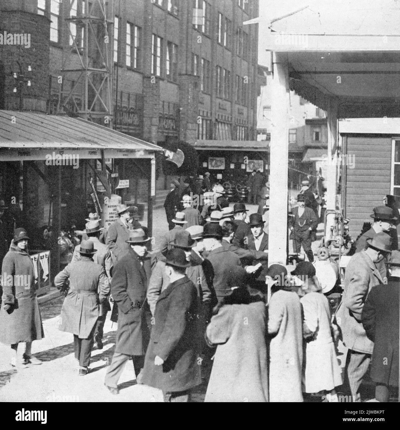 Image of the crowds on the Jaarbeursterrein on the Vredenburg in ...