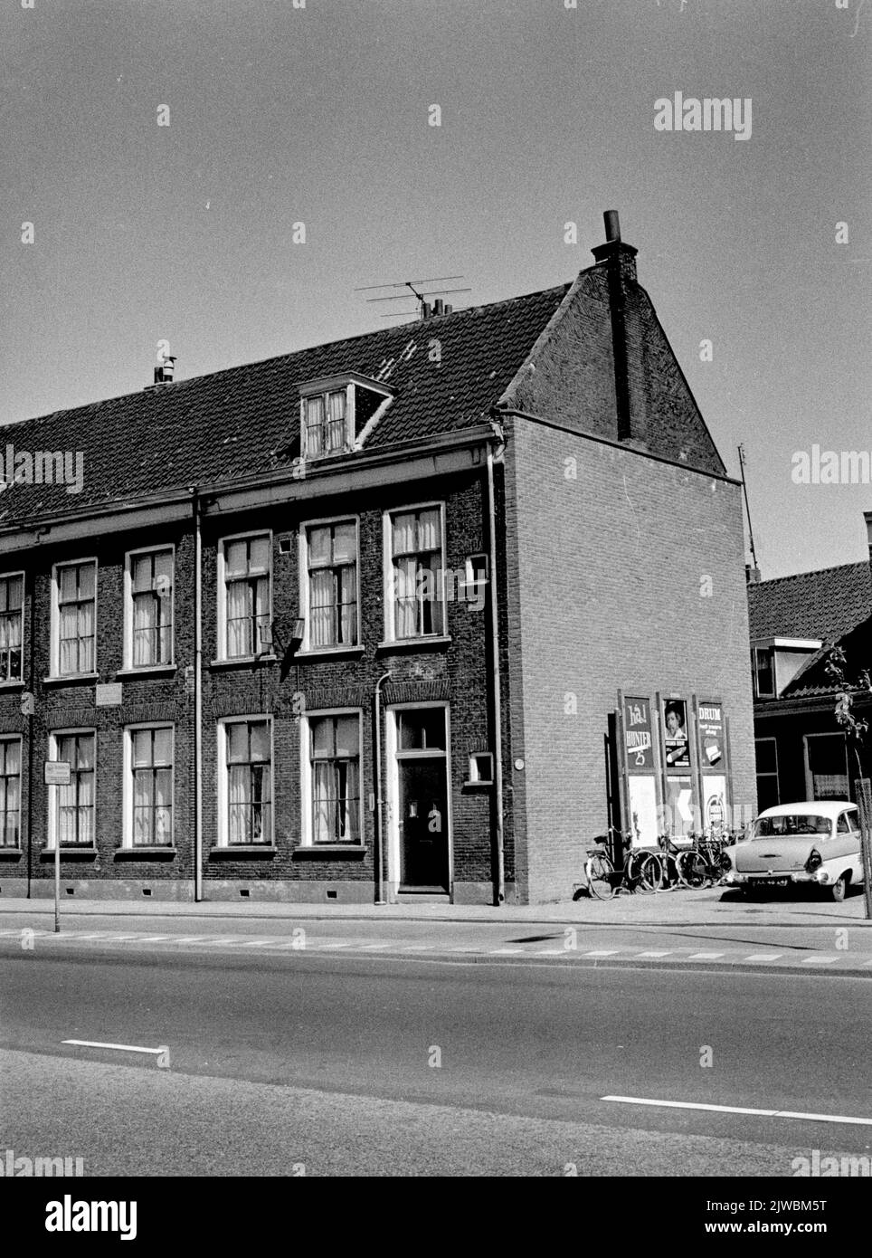 View of the front and right side wall of the House Amsterdamsestraatweg ...