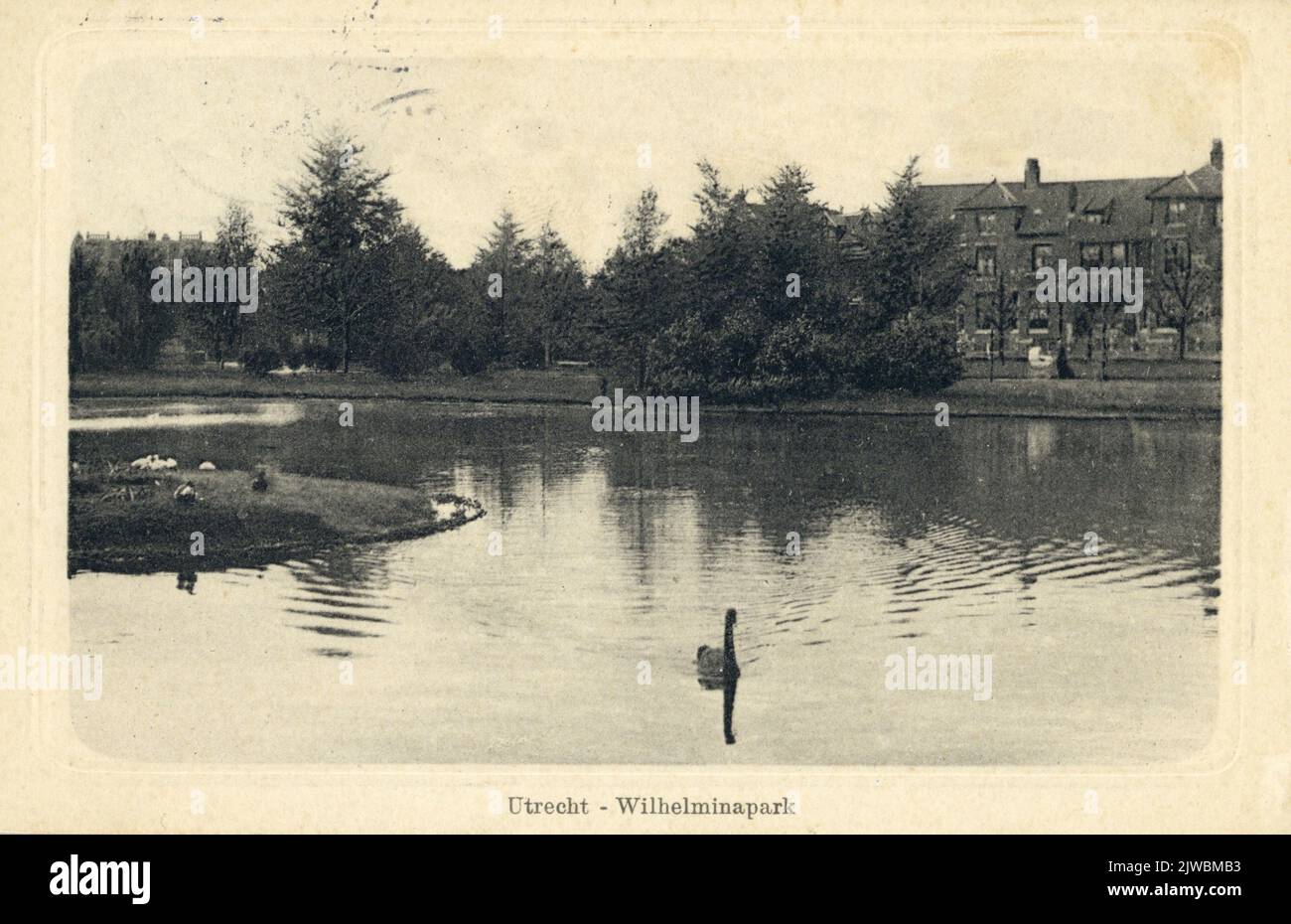 View in the Wilhelminapark in Utrecht with the facades of a few houses ...