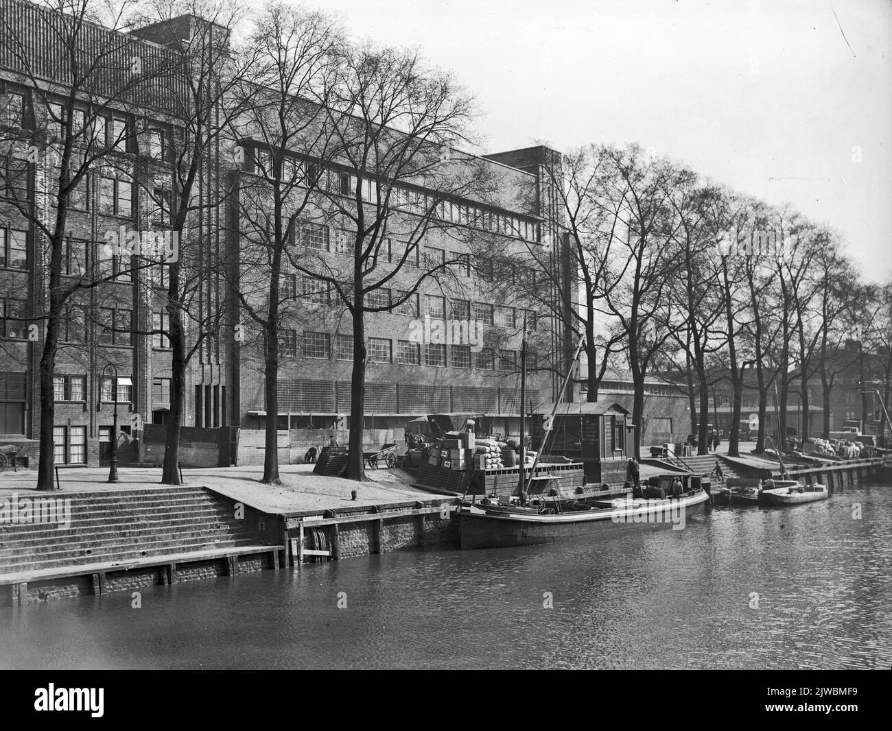 View of the correctly completed 2nd Jaarbeurs building on Vredenburg in ...