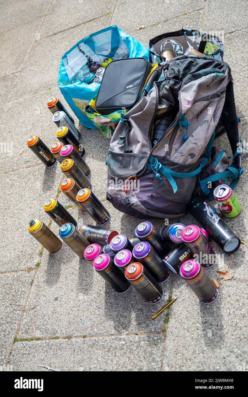 Spray paint cans graffiti art hi-res stock photography and images - Alamy