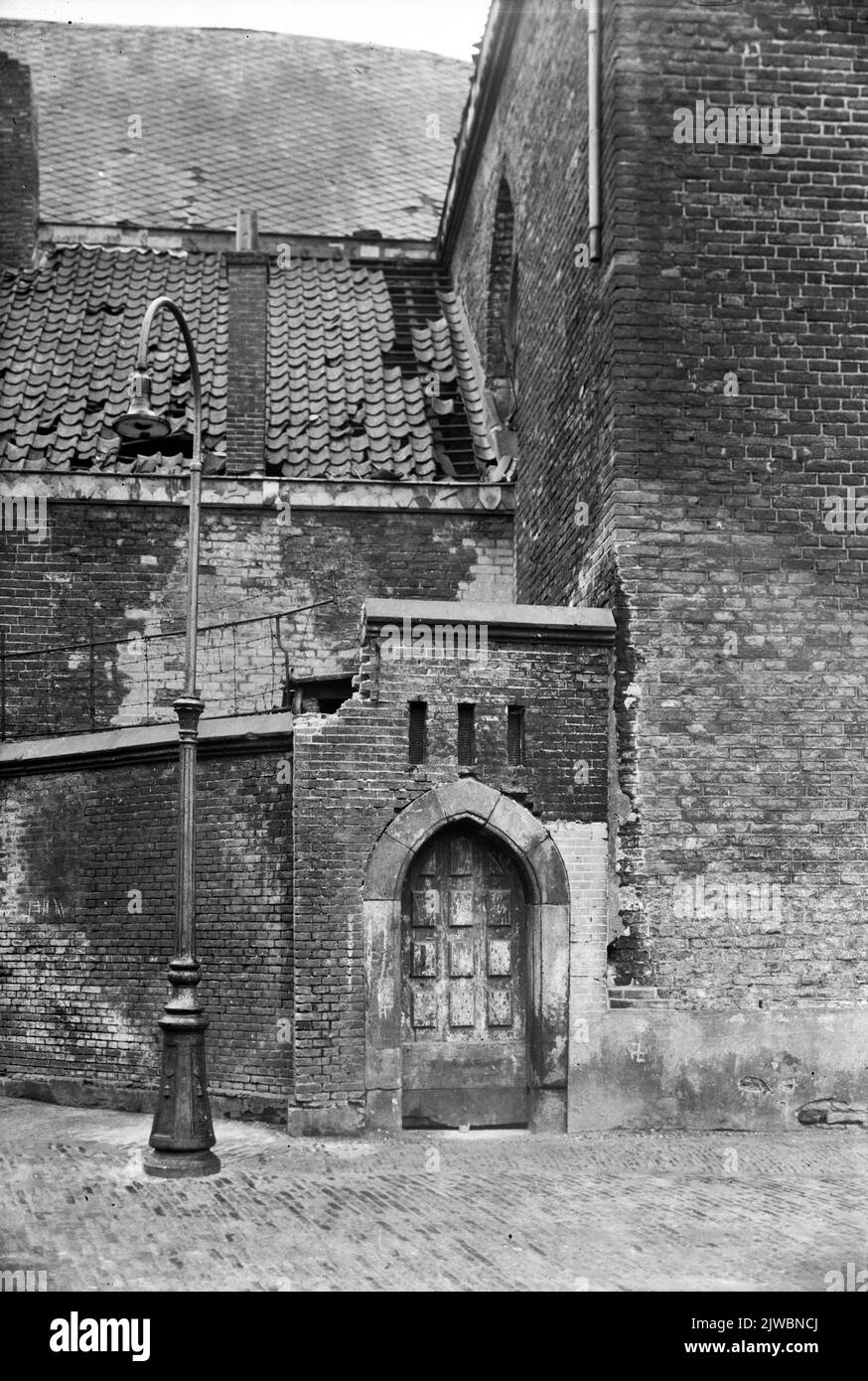 View of the gate of the sacristy in the west façade of the Geertekerk ...