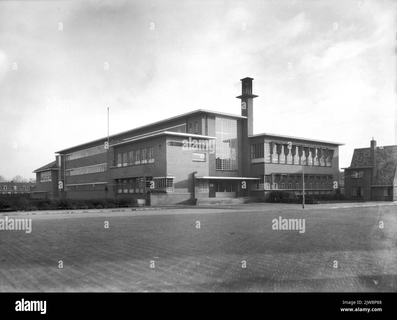 View of the front and side walls of the Stedelijk Gymnasium ...