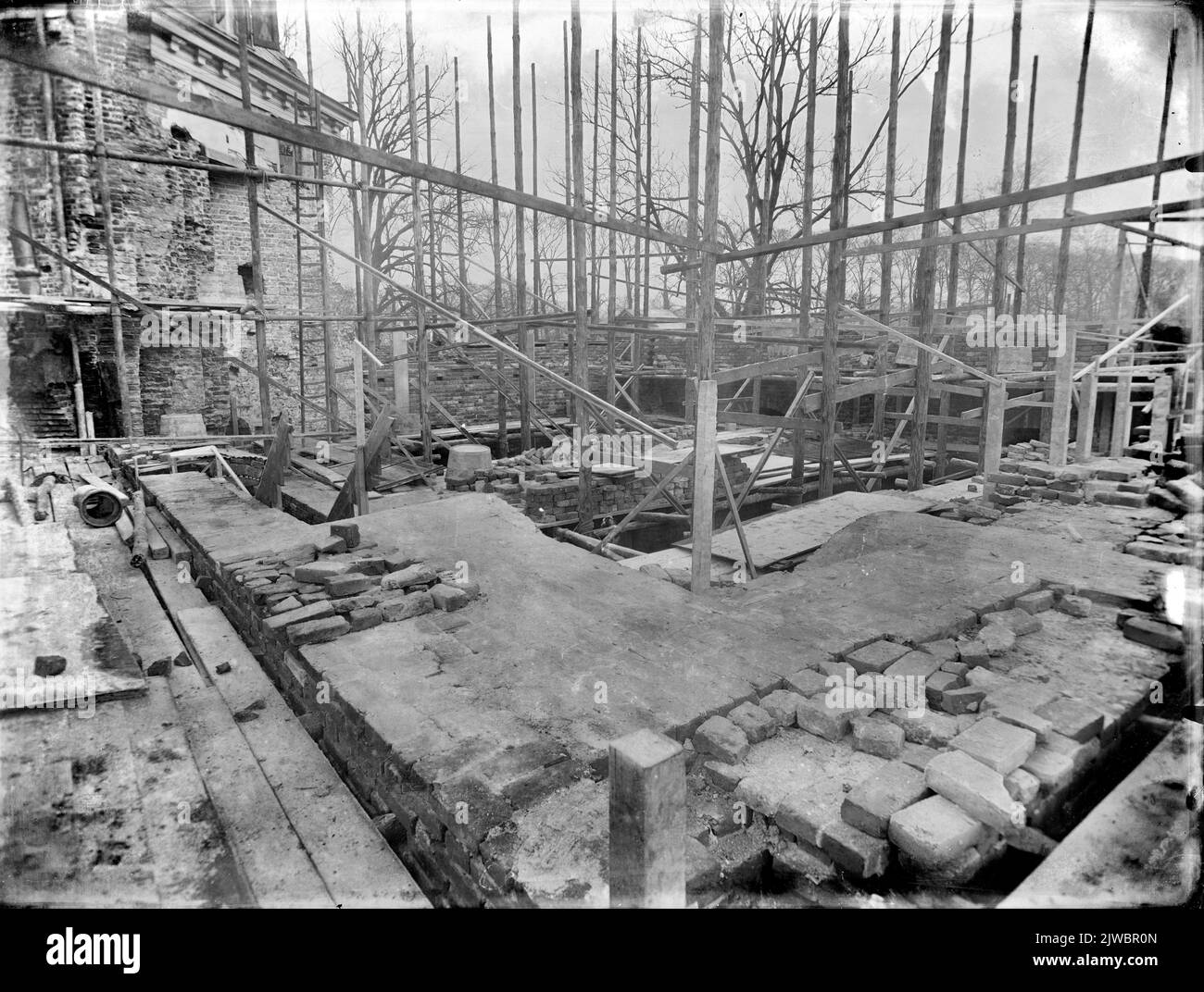 Image of the rebuilding of the Donjon of the Nijenrode castle near ...