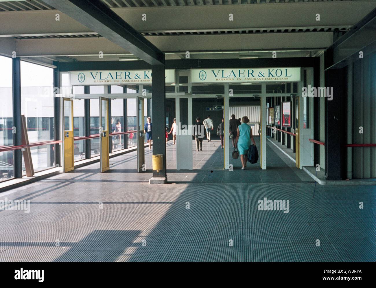 Face in the Stationstraverse of the N.S. station Utrecht et al. in ...