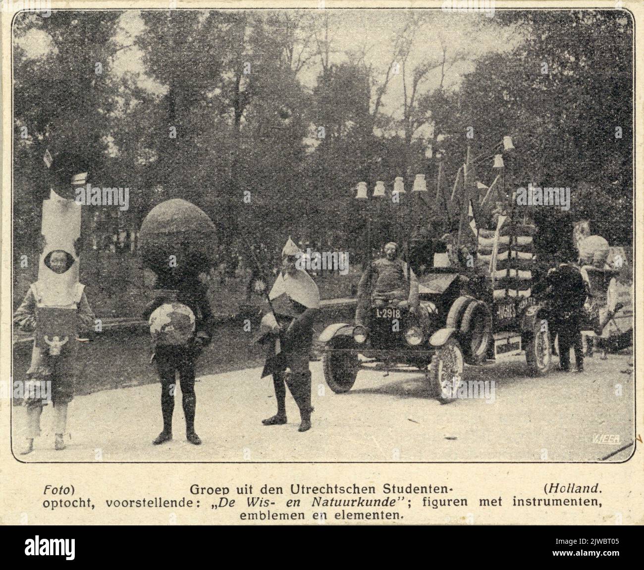 Group from Den Utrechtschen Student parade, representing: mathematics ...