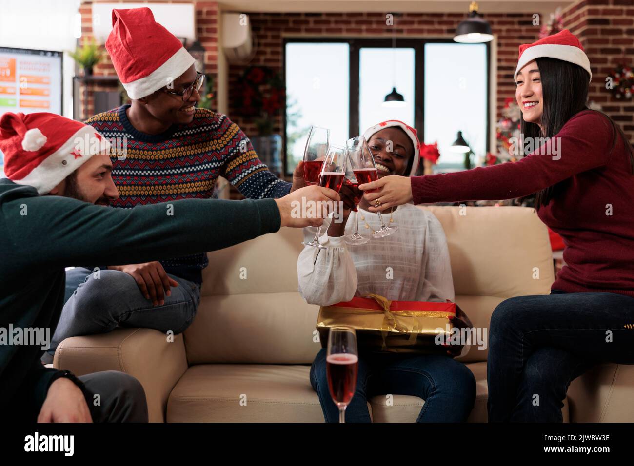 Colleagues clinking glasses toasting hi-res stock photography and images - Alamy