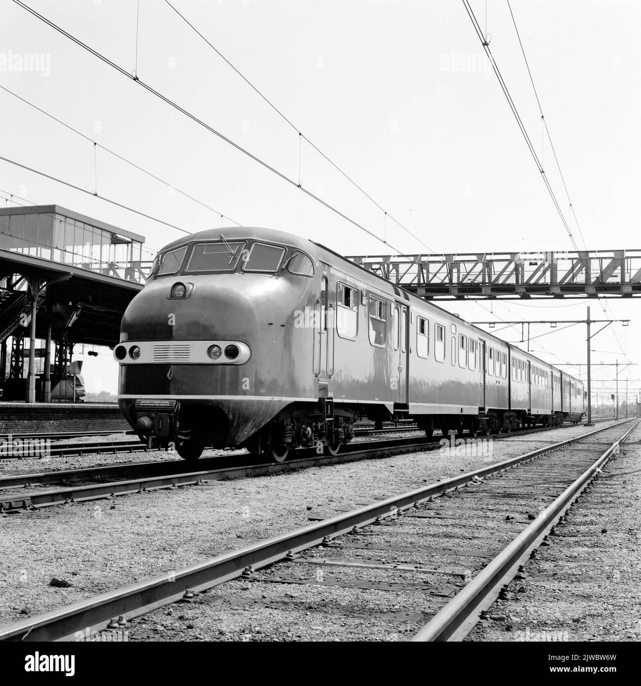Image of the diesel-electric train set no. 151 (the 3, plan u) of the N ...
