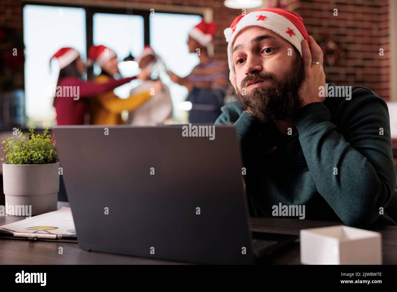 Noisy office trying work hi-res stock photography and images - Alamy