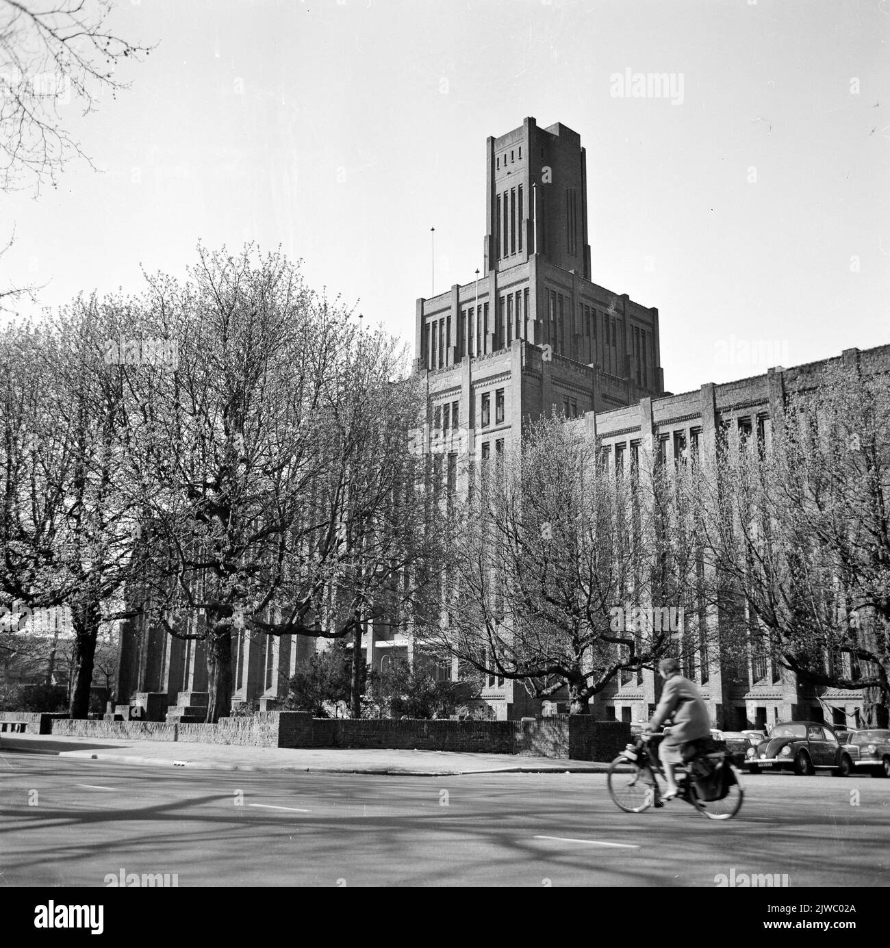 View of the facade of the main building III (HGB III, Moreelsepark) of ...