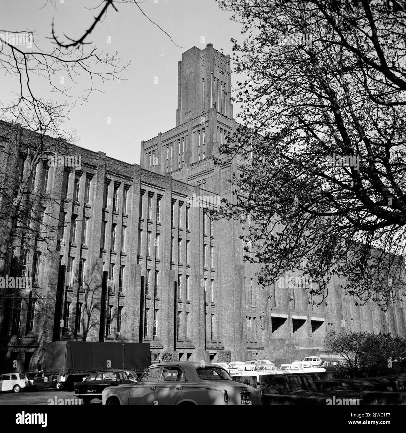 View of the facade of the main building III (HGB III, Moreelsepark) of ...