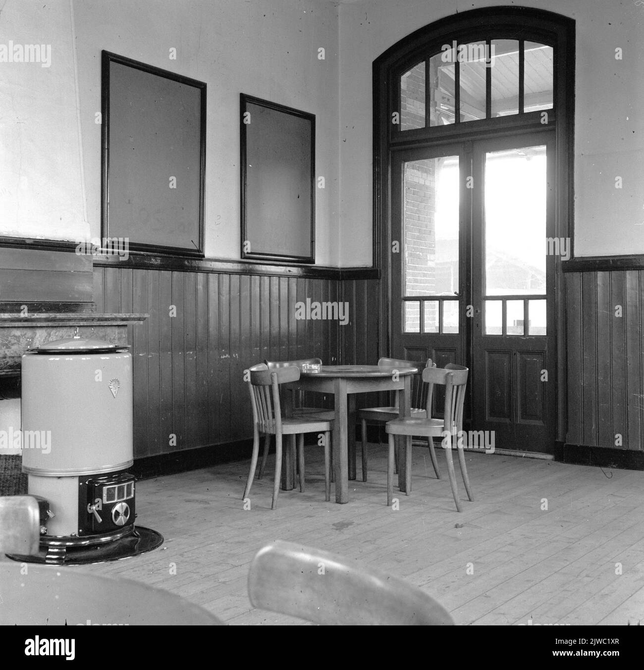 Interior of the N.S. station Soest in Soest: Waiting room Stock Photo ...