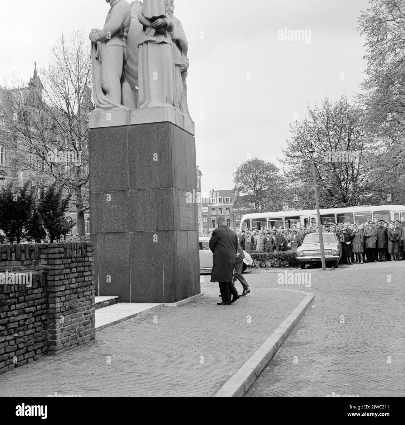 Image of the wreath laying at the monument for fallen railway staff at ...