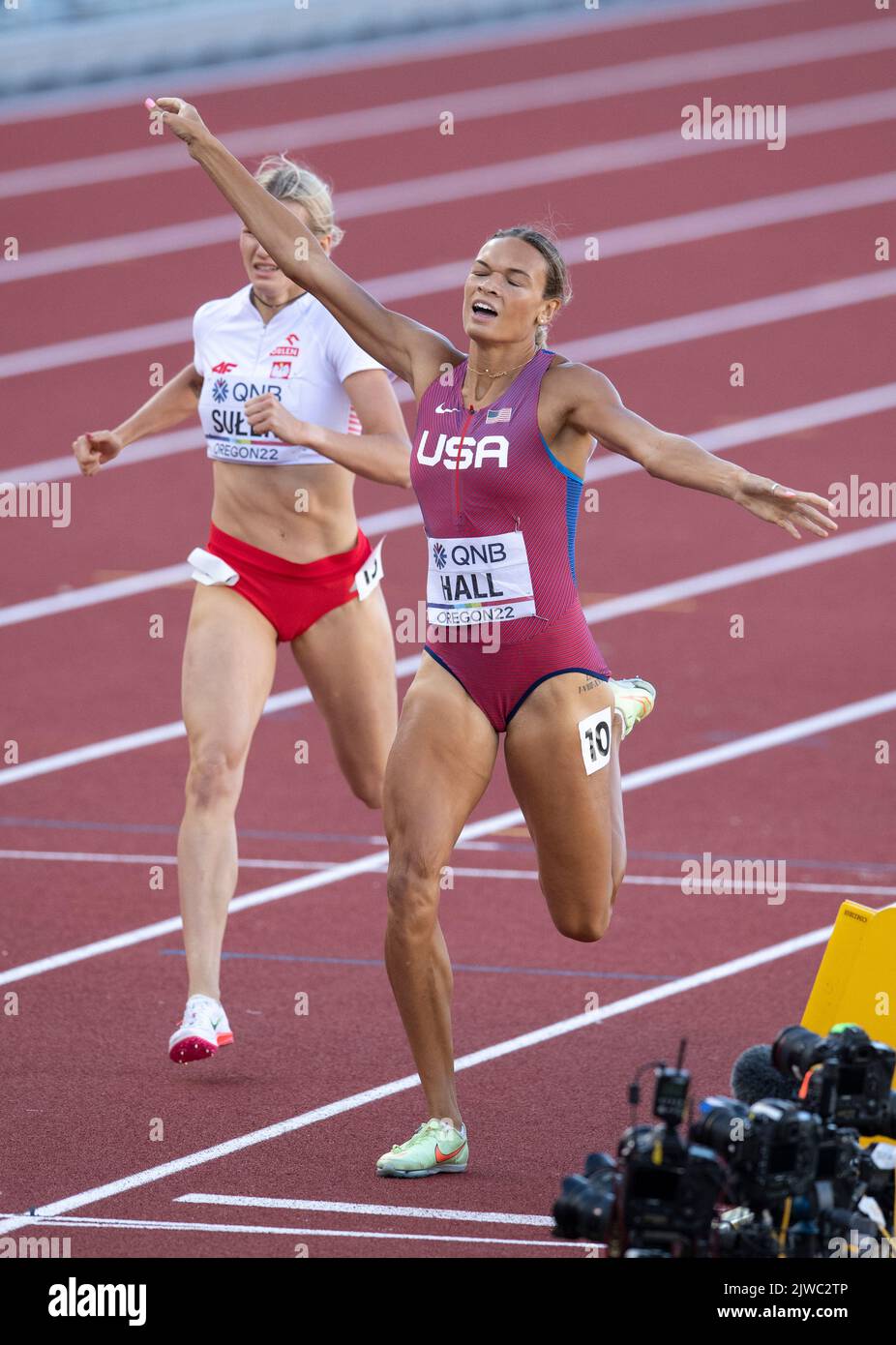 Anna Hall of the USA competing in the 800m Heptathlon at the World ...