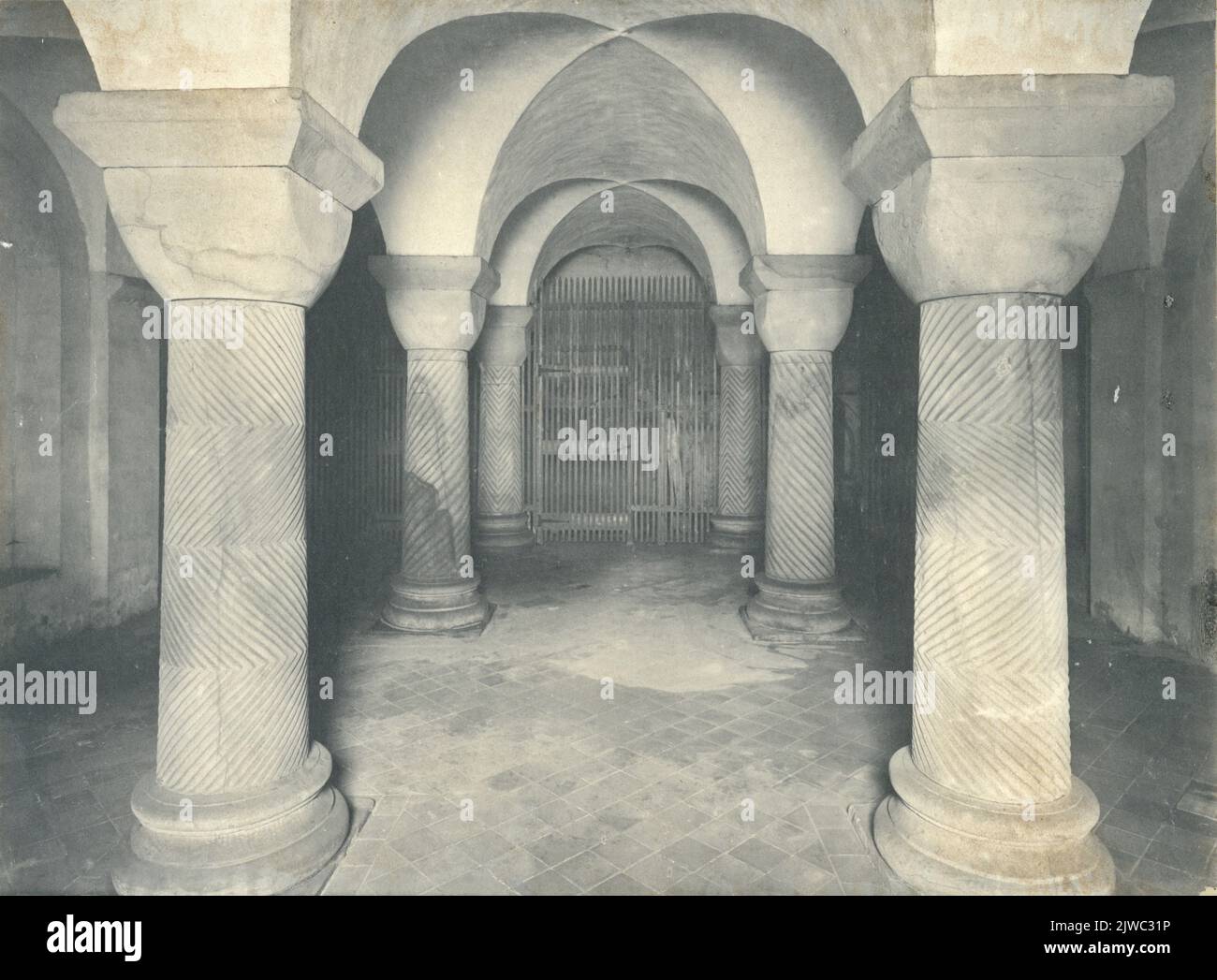 Interior of the Pieterskerk (Pieterskerkhof) in Utrecht: Crypte Stock ...