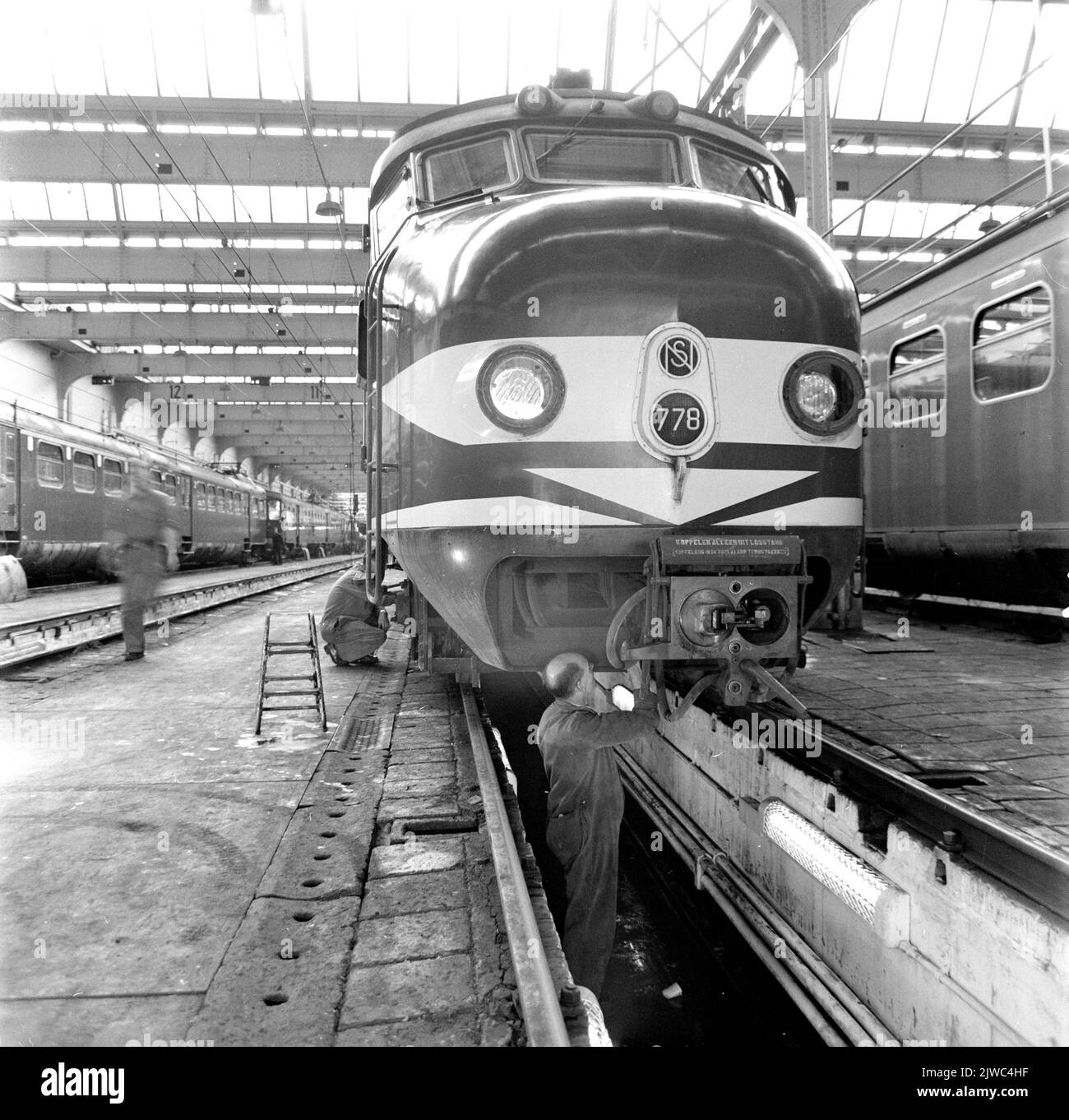 Image of the Electric train set no. 778 (Plan P, Mat. 1954) of the N.S ...