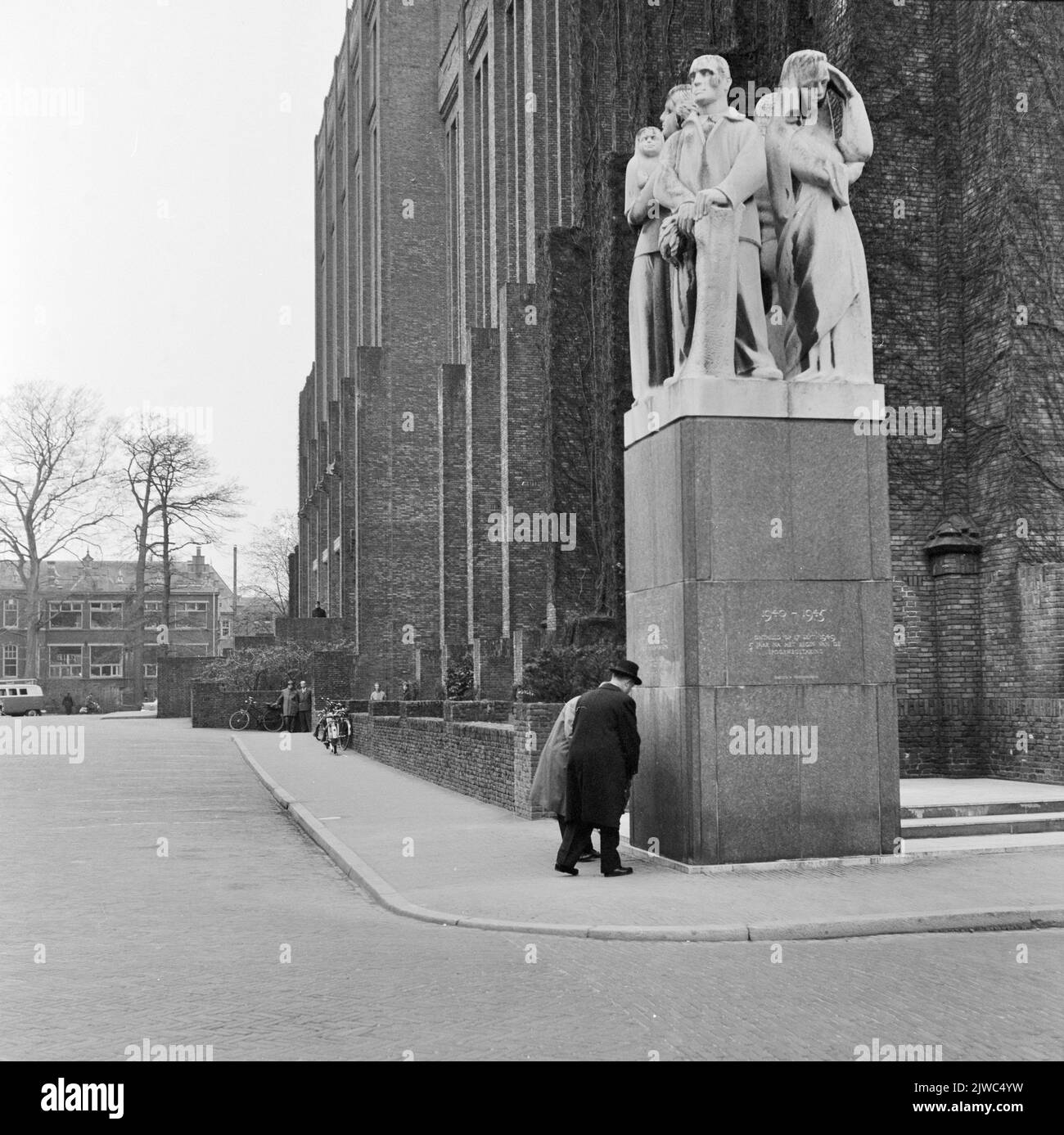 Image of the wreath laying at the monument for fallen railway staff at ...