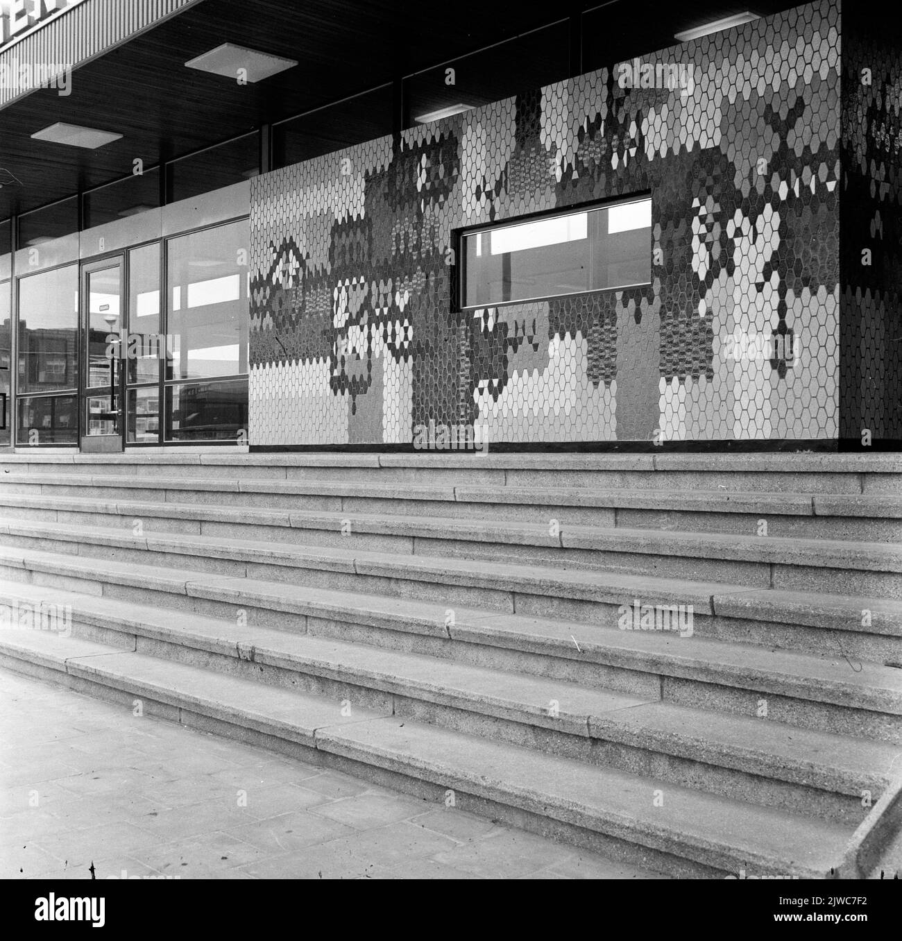 Image of a work of art on the facade of the N.S. station Rijswijk in ...